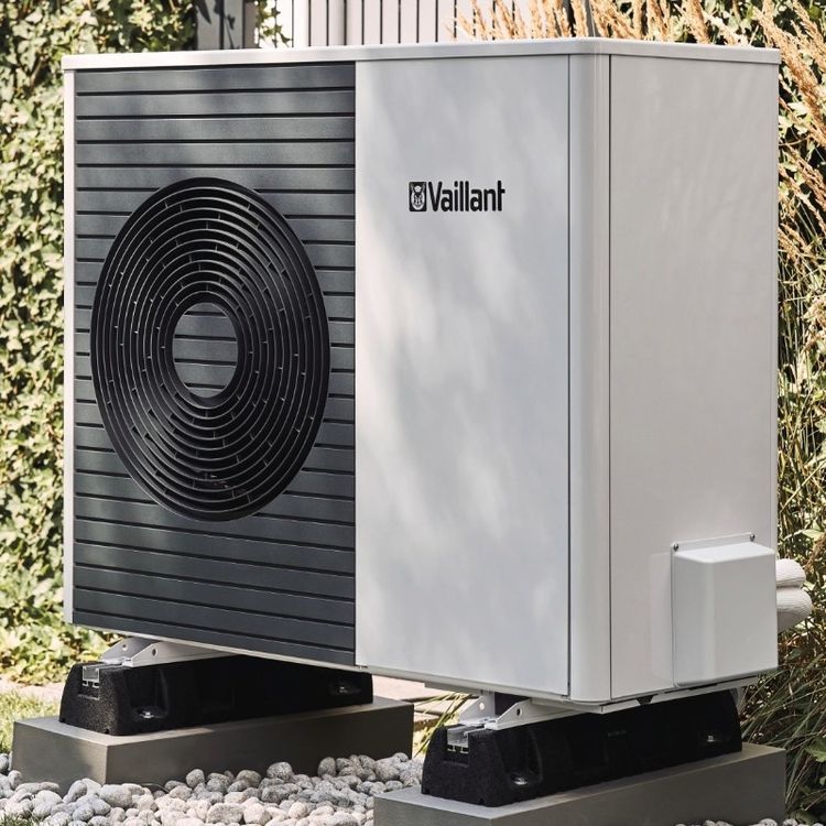 Vaillant aroTHERM Plus 5kW R290 Air Source Heat Pump Unit only £3,624.99
